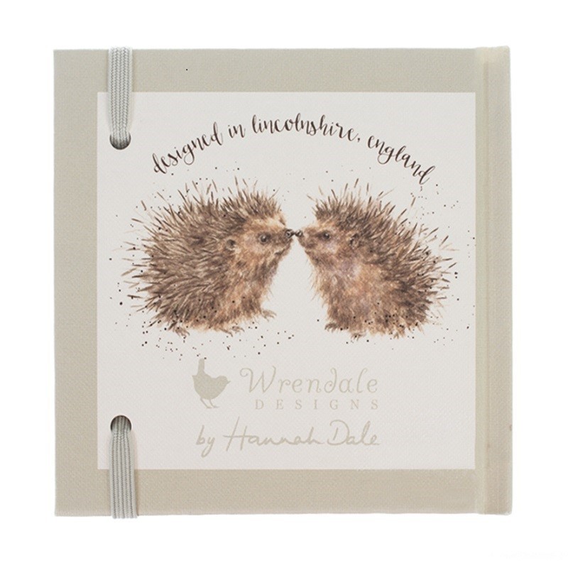 Zápisník na hesla Wrendale Designs – ježek | Wrendale Designs ...